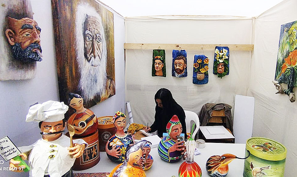 Artista Plástica mezcla pintura y escultura en relieves - MauleHoy